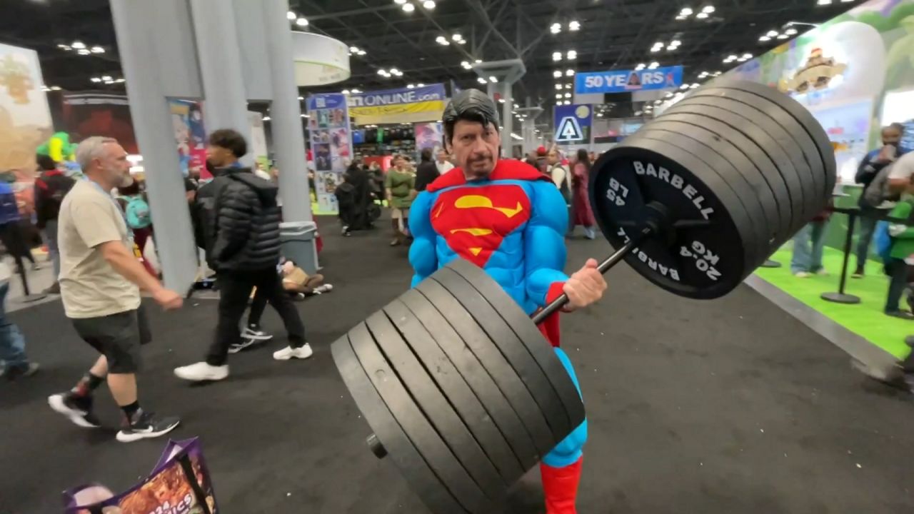 Miles de asistentes al Comic Con en el Javits Center