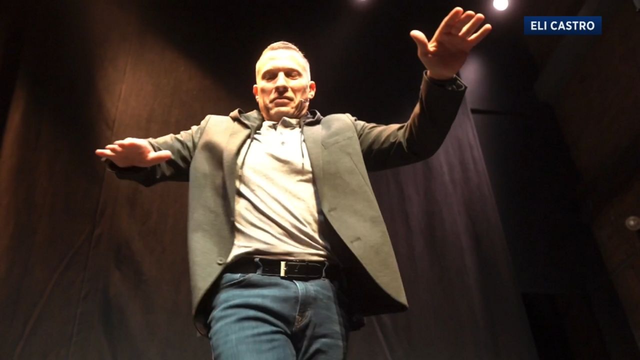 Actor y comediante Eli Castro presenta 'Law and Disorder',