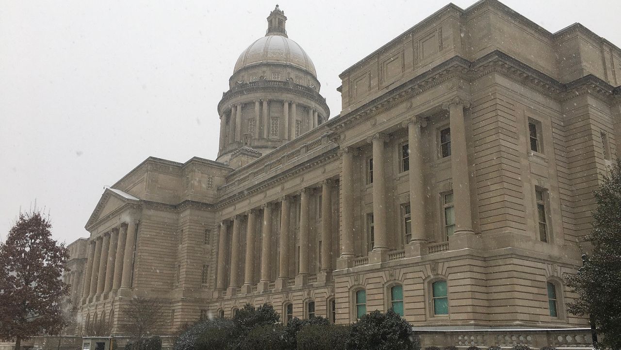 Kentucky lawmakers hit halfway point in approving new maps
