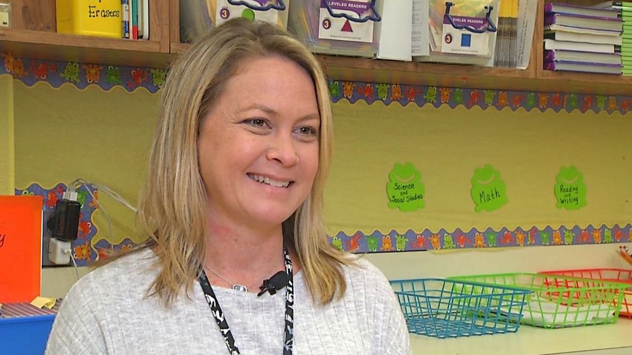 A Teacher Shines a Light on Science