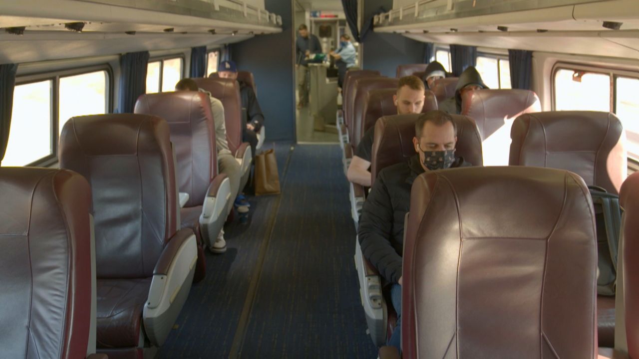 Behind the scenes: Lakers travel to Philadelphia