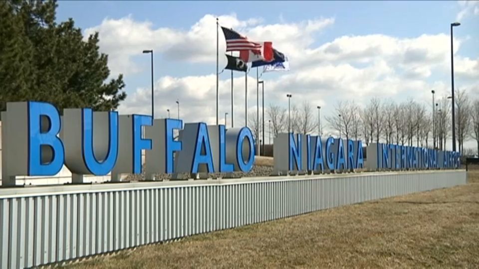 United Flight Knocks Into Jet Bridge at Buffalo Airport