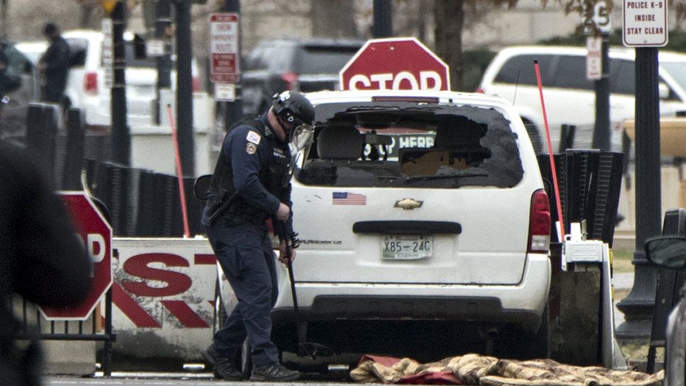 White House on lockdown after vehicle hits security barrier