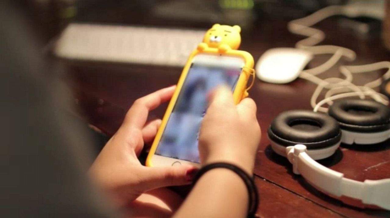 How Long Can You Stay Off Your Cell Phone?