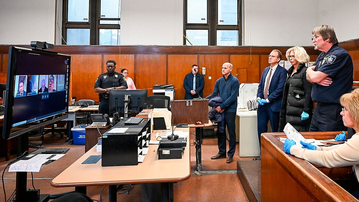 De Blasio pushes NYC court system to fully reopen