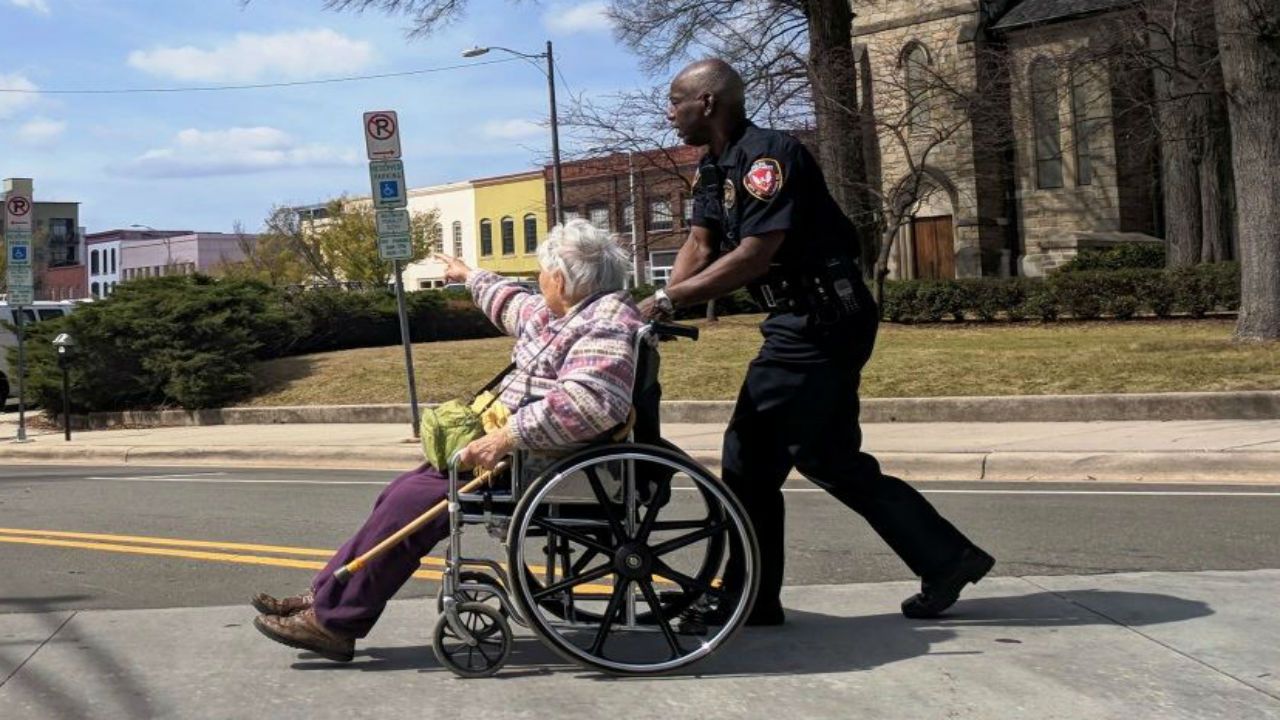 Durham reserve officer's good deed recognized