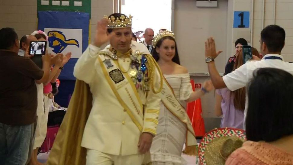 Rey Feo visits Crockett Elementary