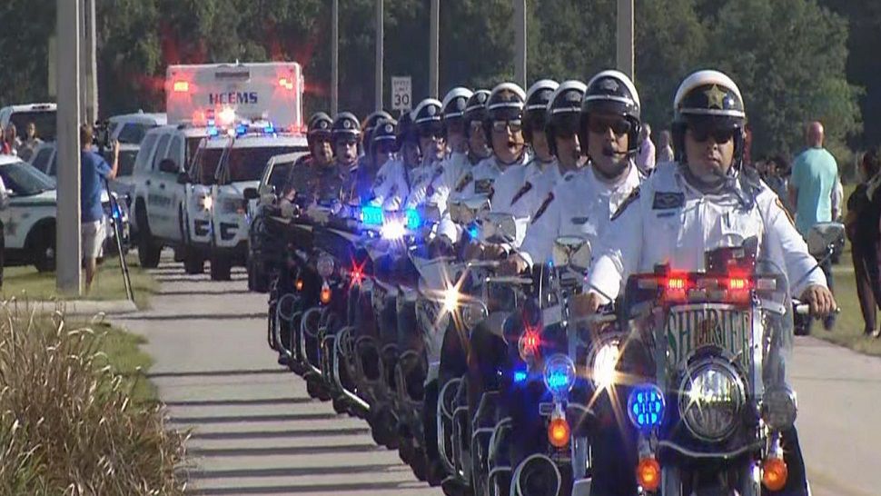 Procession brings fallen deputy's body back