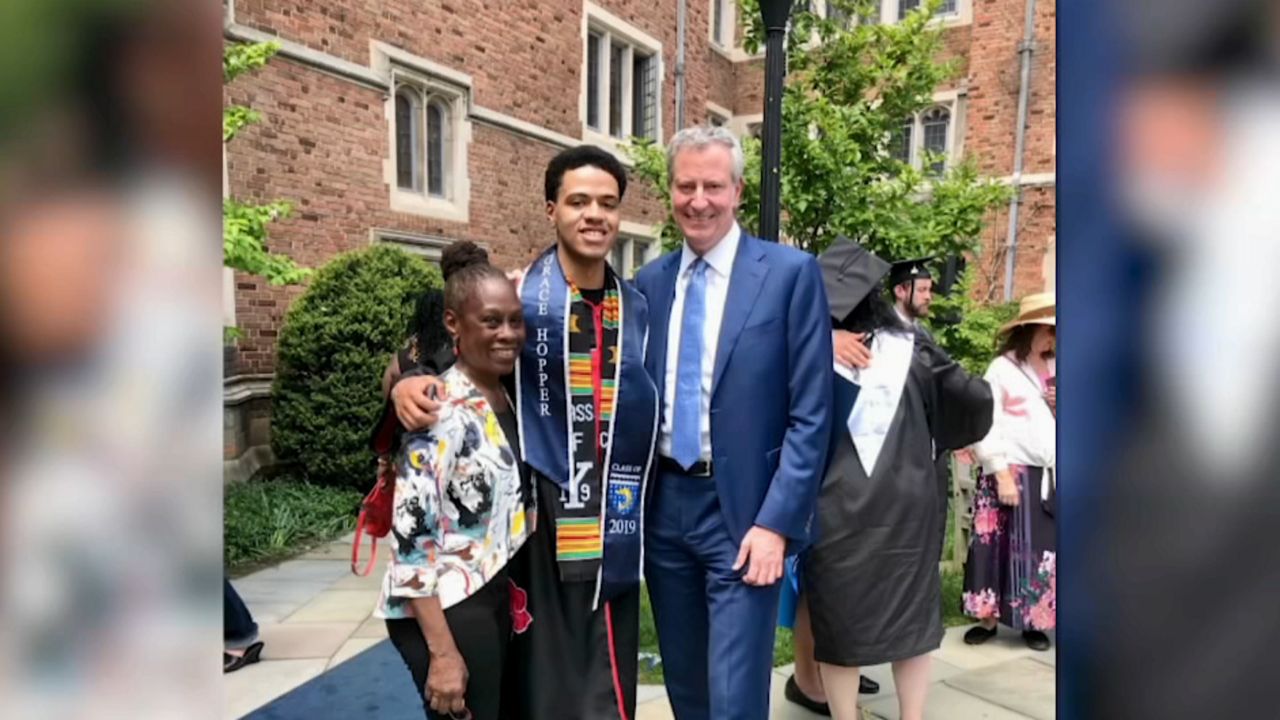 Bill de Blasio defends reacts Dante USA Today op ed interacting with police