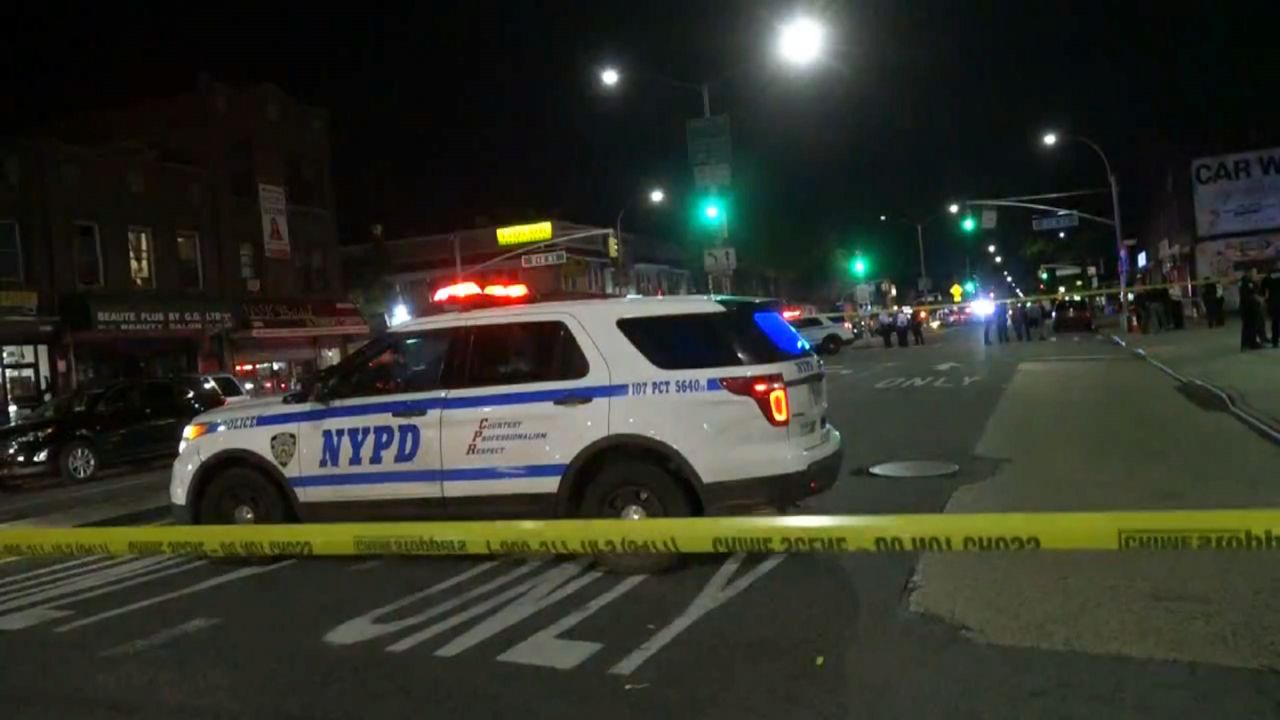 NYPD: Police Shoot Woman Armed with a Knife in Queens