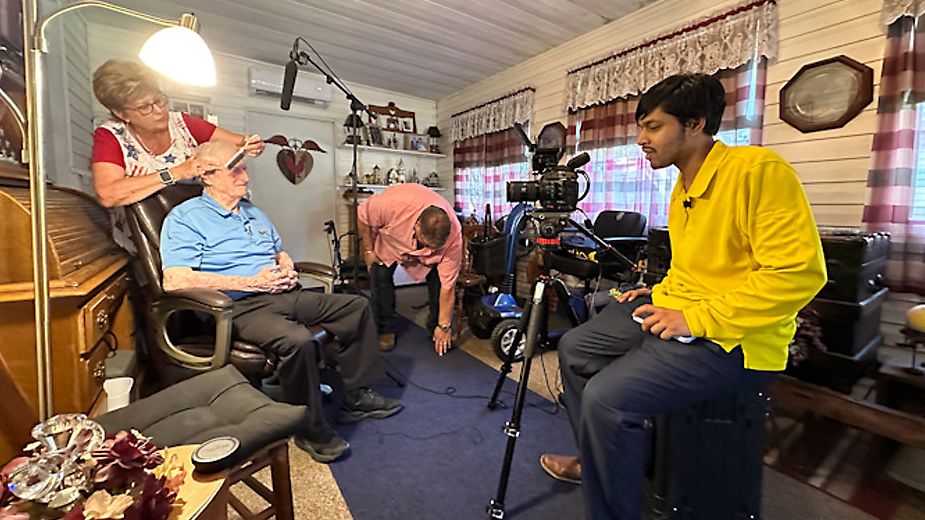 Man travels the world to interview World War II Veterans