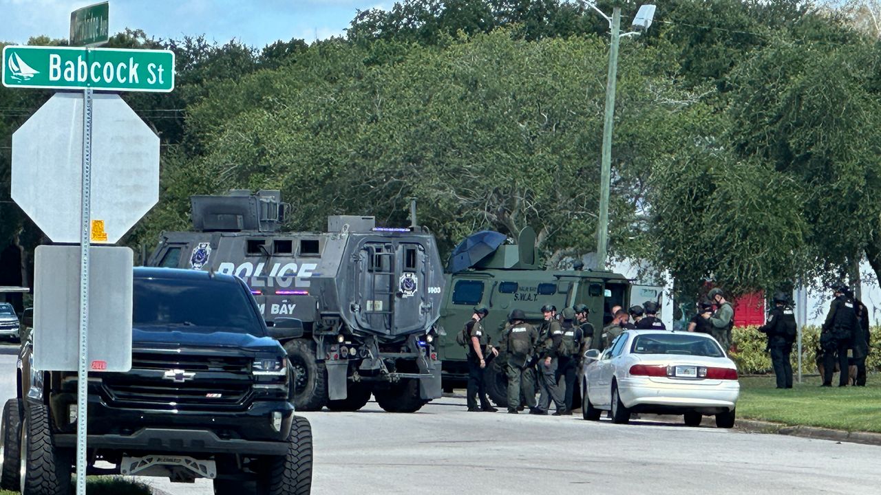 Melbourne police: Man who shot at them died in shooting