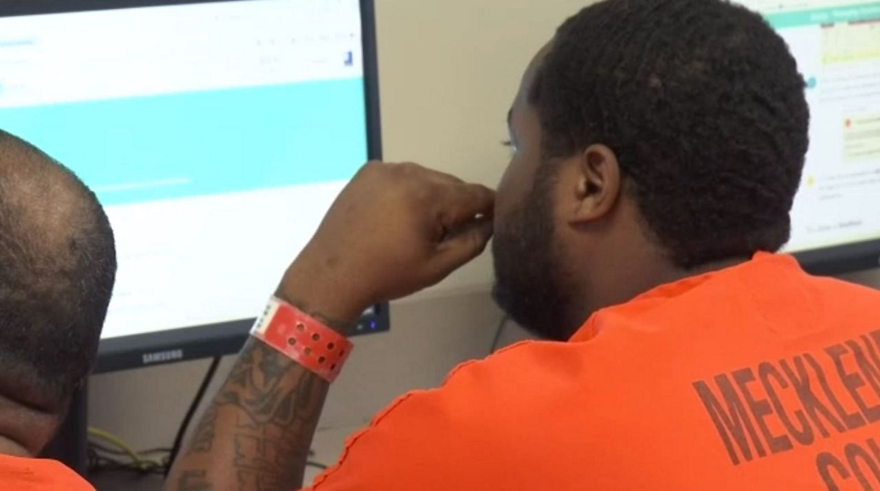 Digital Literacy Class a First in Mecklenburg County Jail