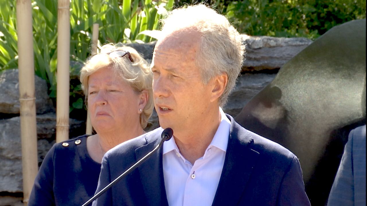 Mayor Fischer Helps Kick off Clean Collaborative Initiative Mayor Fischer Helps Kick off Clean Collaborative Initiative
