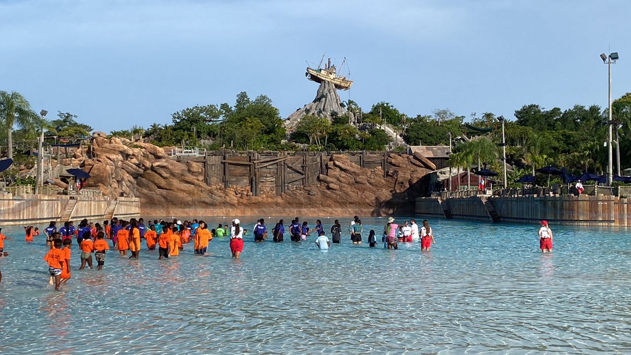 Typhoon Lagoon hosts 'World's Largest Swimming Lesson'