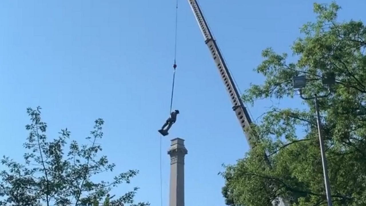 Removal Begins on 75-Foot-Tall Confederate Monument