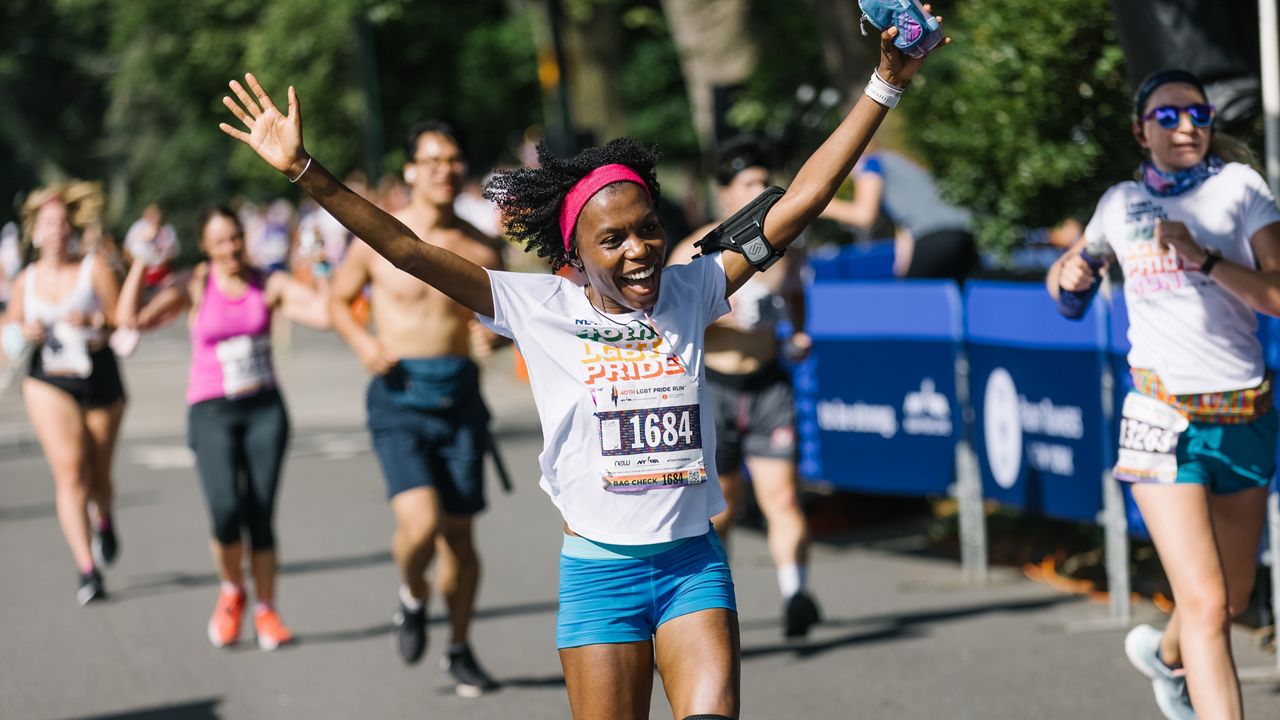 Thousands of runners participate in 40th LGBT Pride Run