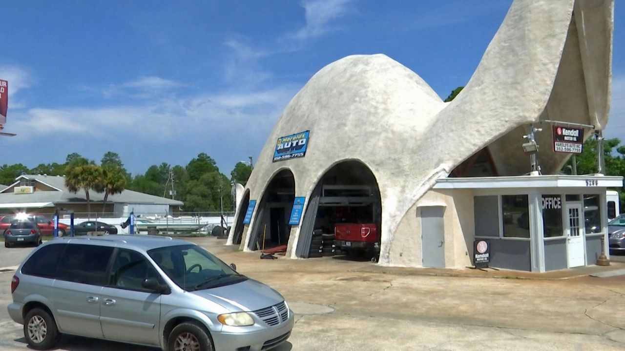 Spring Hill Dinosaur-Shaped Building Set to Become National Landmark