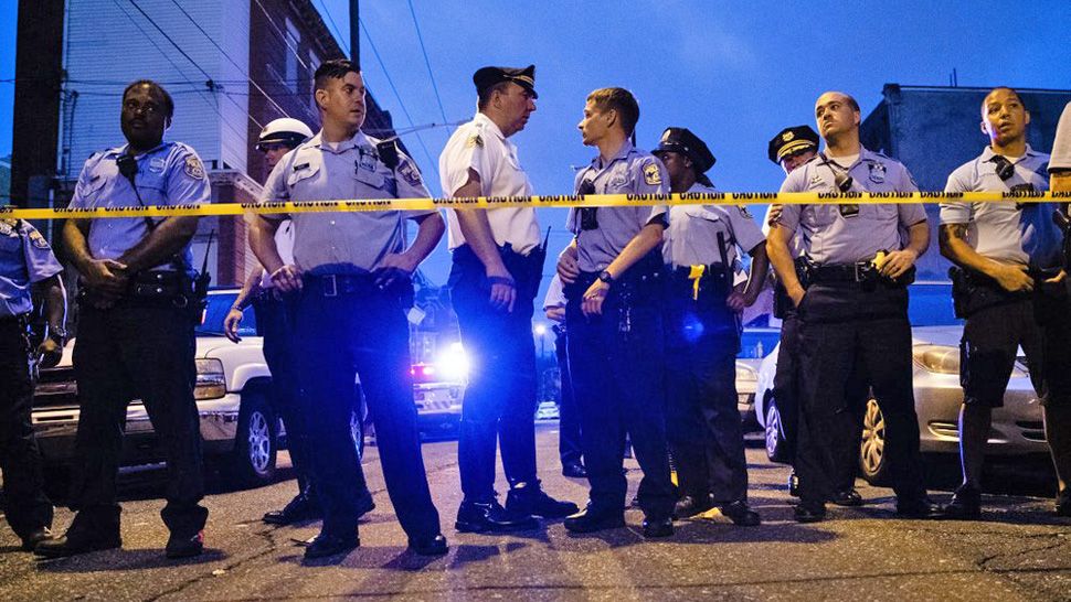 Officials Philly Gunman Surrenders After Injuring 6 Officers