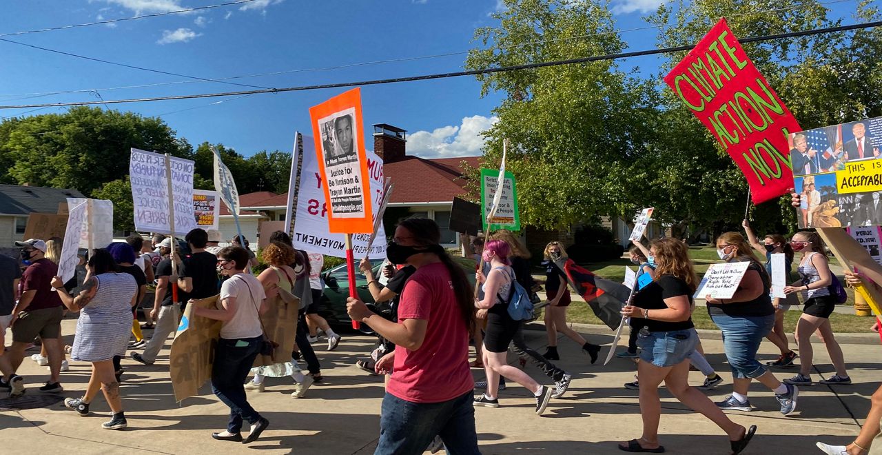 In Wisconsin, Christian Protesters Show Up On Both Sides Of The Trump ...
