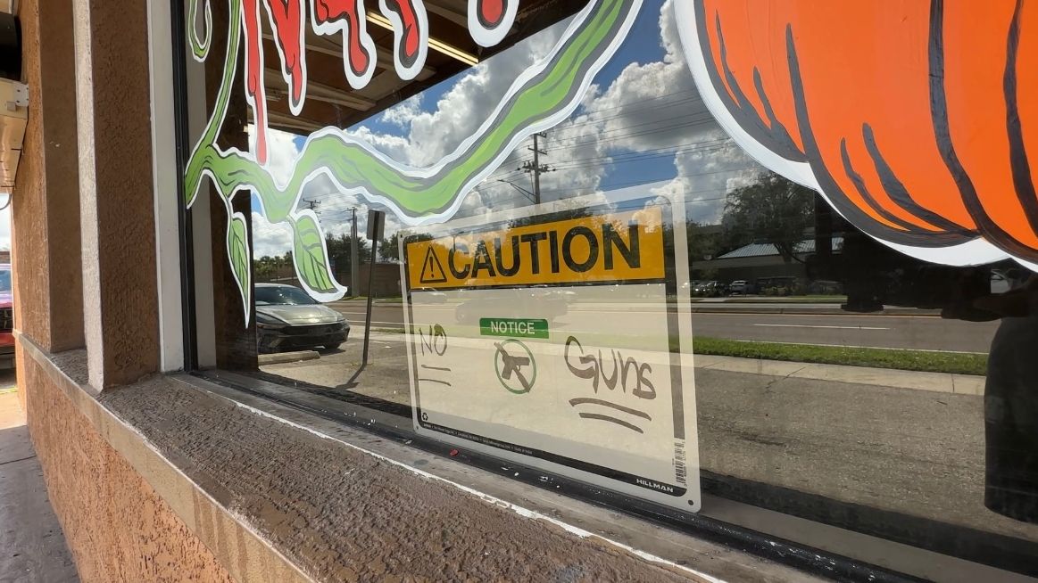 Lakeland barbershop prohibits open carry in business