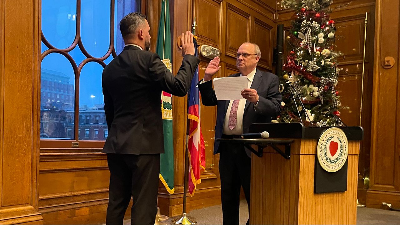 Eric Batista officially sworn in as Worcester city manager