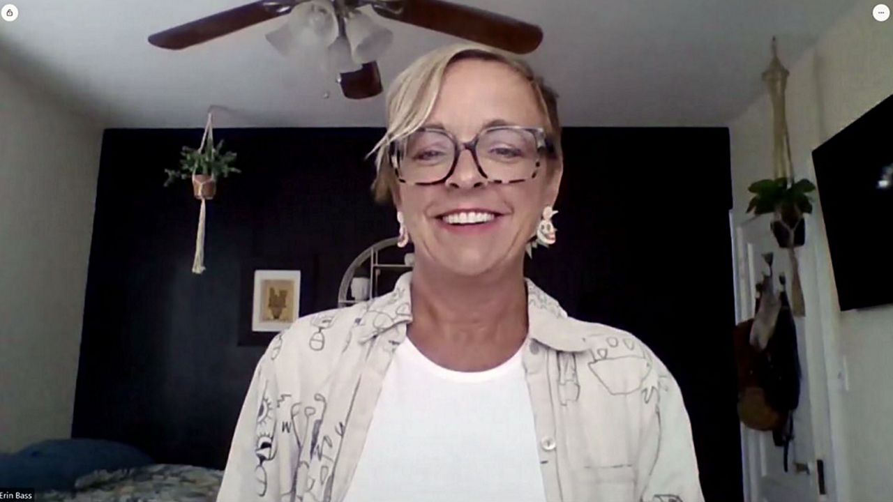 Teacher in Volusia finds ways to connect with art students