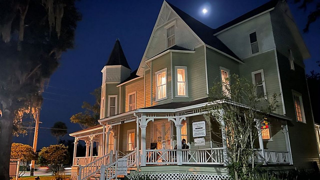 Florida on a Tankful: Longwood magician brings haunting tours to the ...