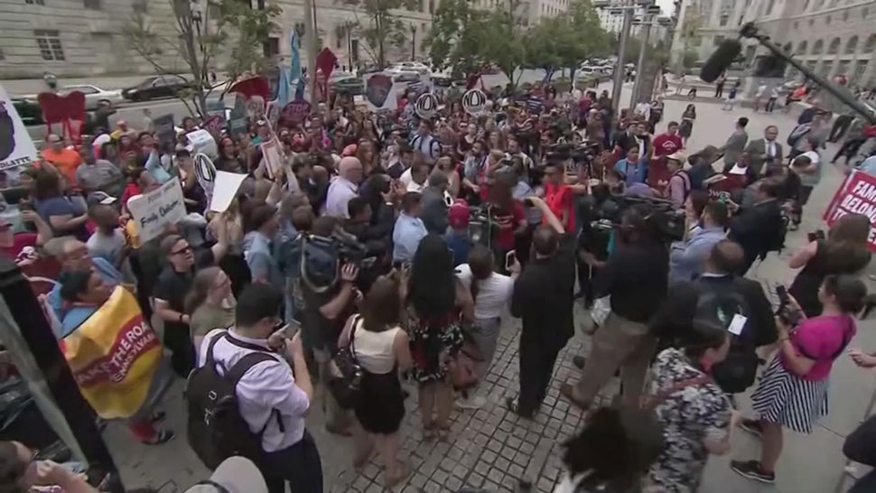 Activists hail judge halting deportation of 300,000 refugees