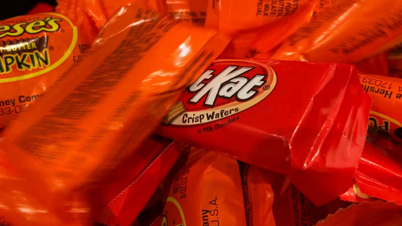 Psychologist Gives Candy Consumption Tips for Stress Eaters