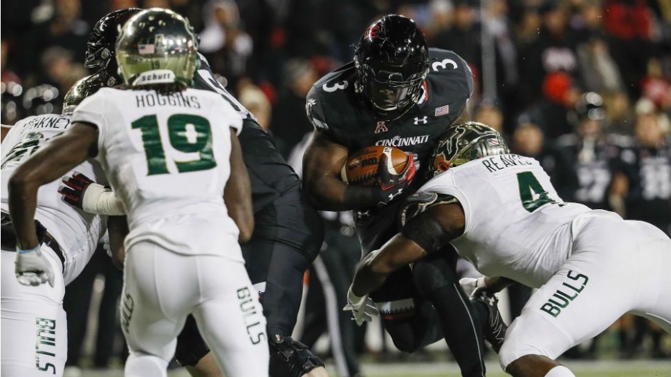 Warren’s 4 TDs lead No. 25 Cincinnati over USF 35-23