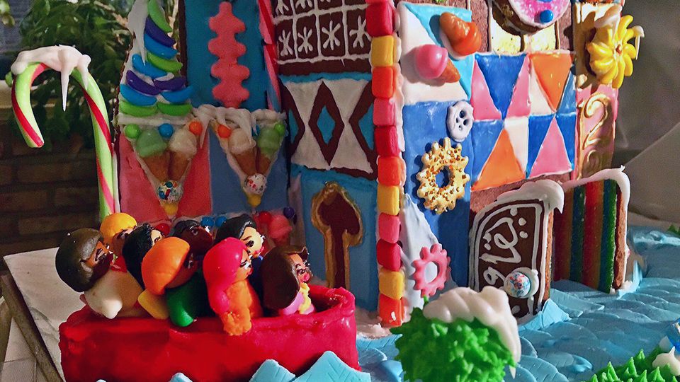 Art You Can Eat: Gingerbread House Display is Back