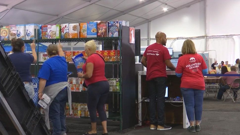 Bilingual Volunteers Needed at Metro Ministries Holiday Tent