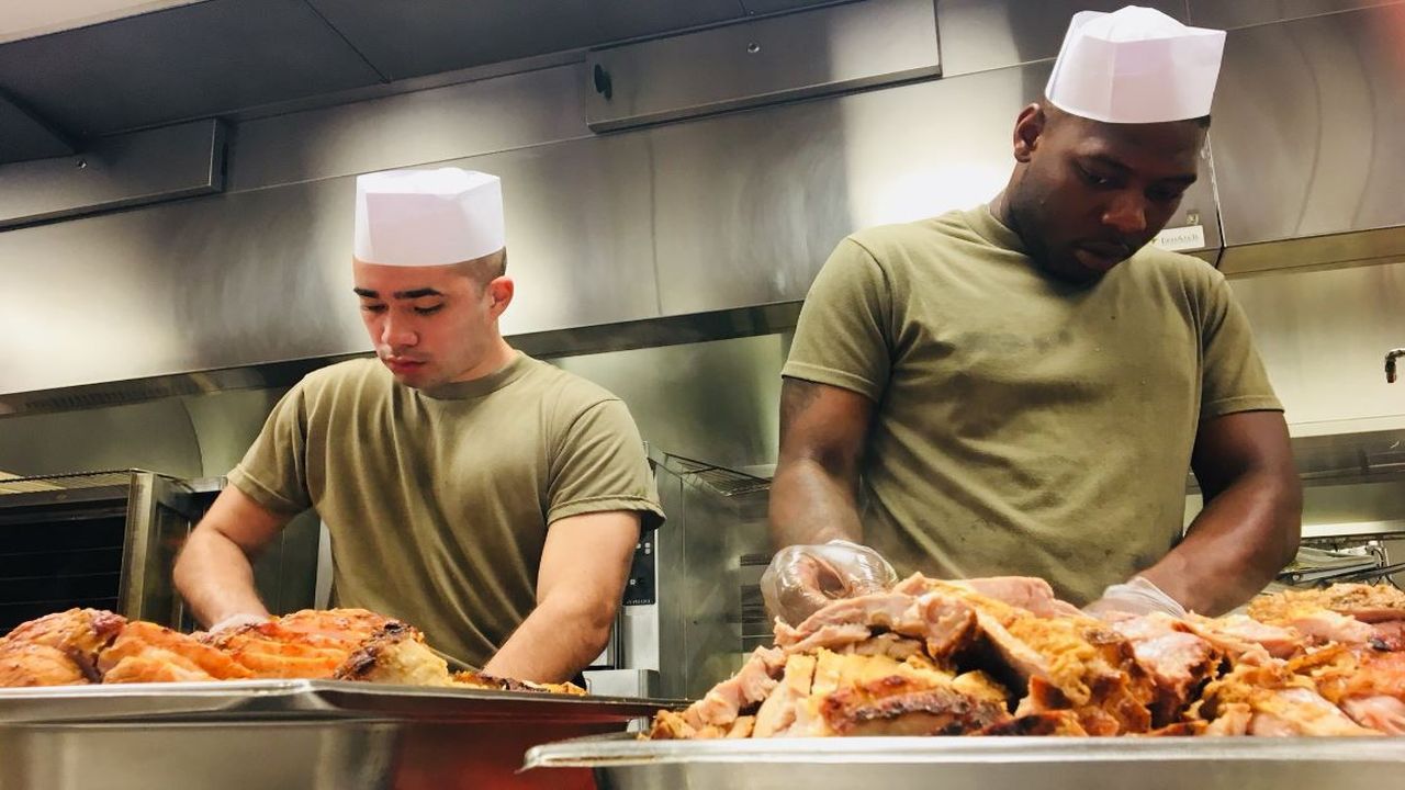 Fort Bragg soldiers prepare and serve Thanksgiving dinner for comrades ...