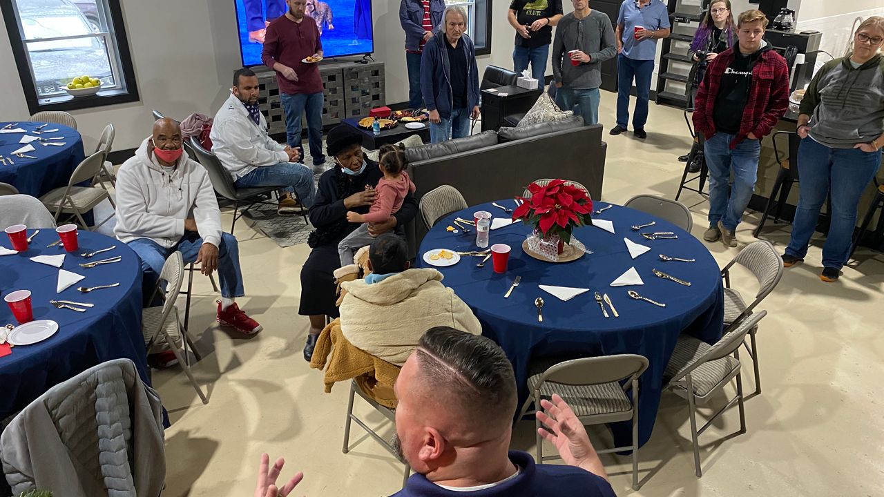 Thanksgiving dinner provides camaraderie among vets