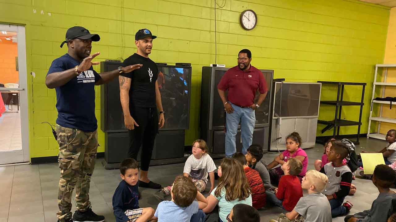 Boxer Andre Berto Comes Home to Winter Haven Hosts Turkey Giveaway