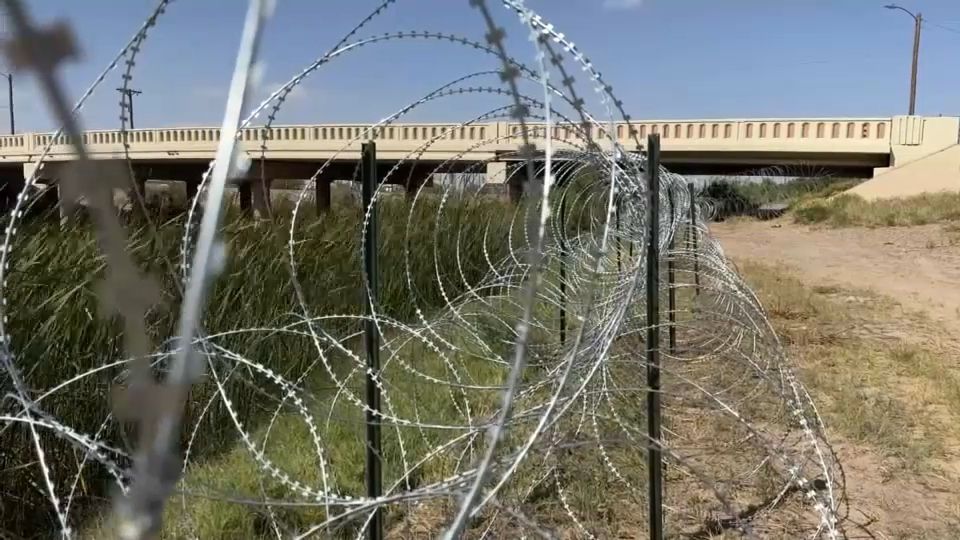 Texas is installing more razor wire