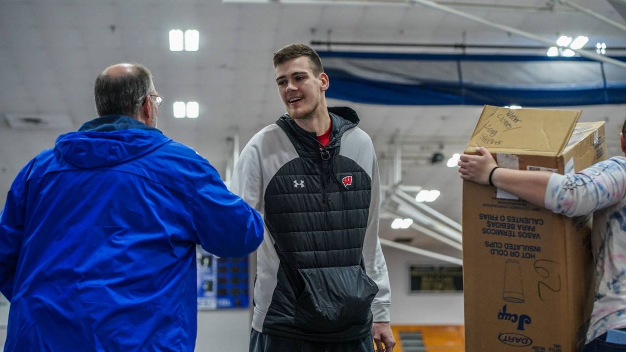Wisconsin's big man helping tornado victims in a big way