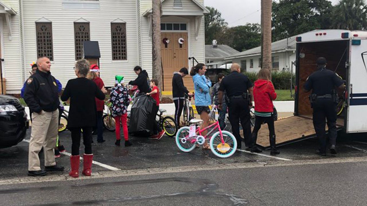 DeLand Police Surprise Families with Food and Toys