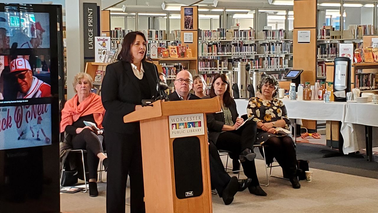 Lt. Gov. visits Worcester to promote importance of libraries