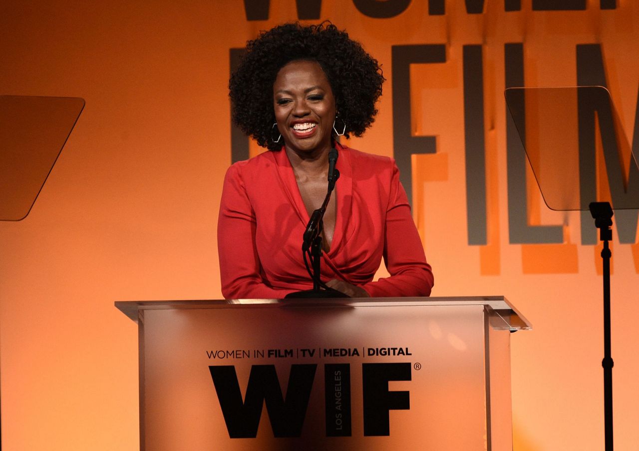 Amy Poehler, Issa Rae recognized for their entrepreneurship
