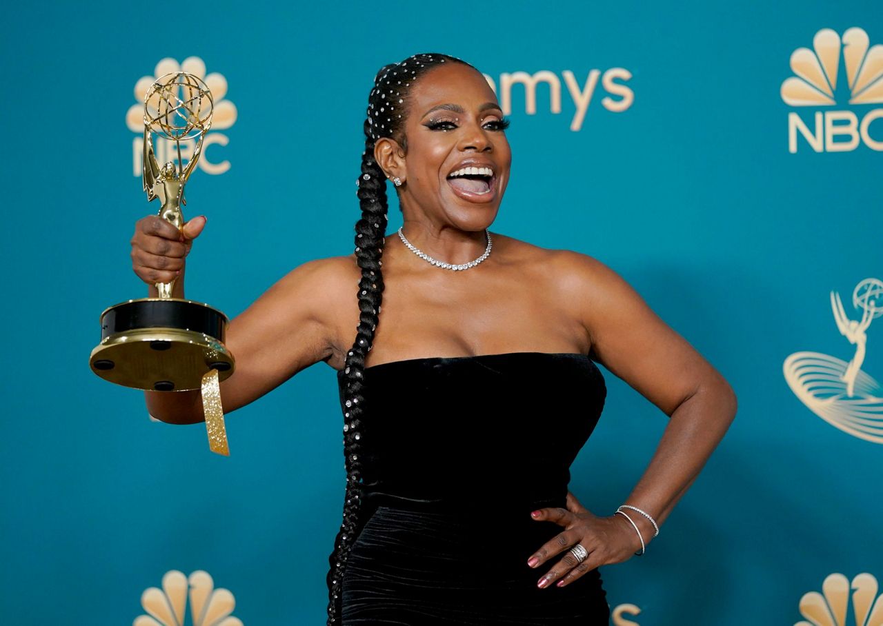 Sheryl Lee Ralph, 66, 1st-time nominee, wins Emmy award