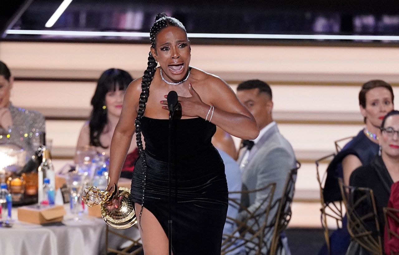 Sheryl Lee Ralph, 66, 1st-time nominee, wins Emmy award