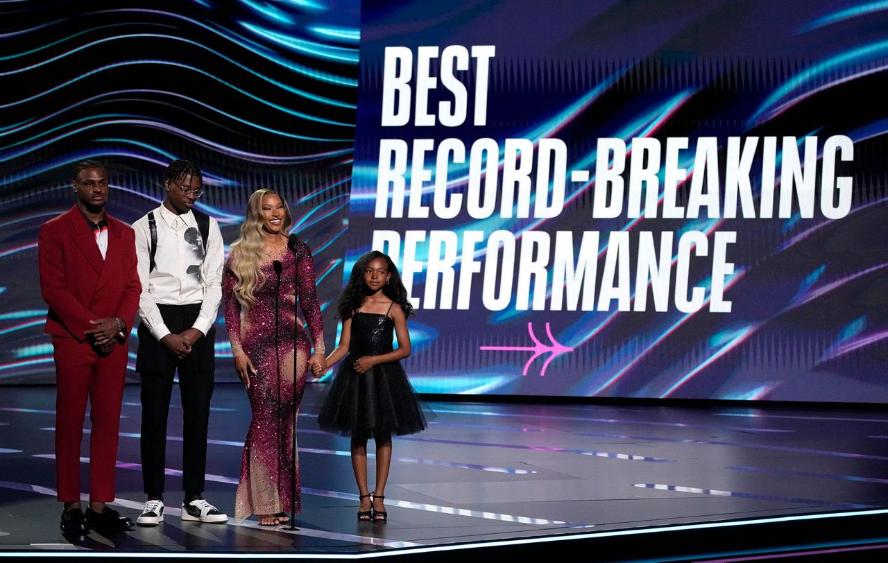 Skier Mikaela Shiffrin wins best women's athlete at The ESPYS
