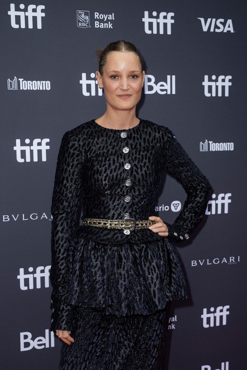 Vicky Krieps on the feminist Western 'The Dead Don't Hurt' and how she ...