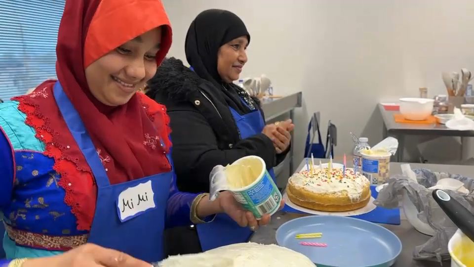 Texans help refugees settle in with cooking class