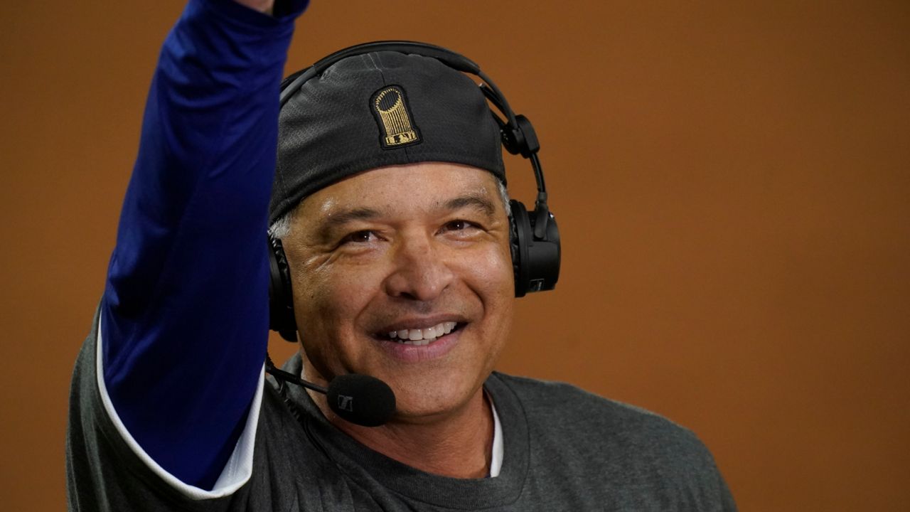 Dodgers Dave Roberts Named "Best Coach" at LA Sports Awards