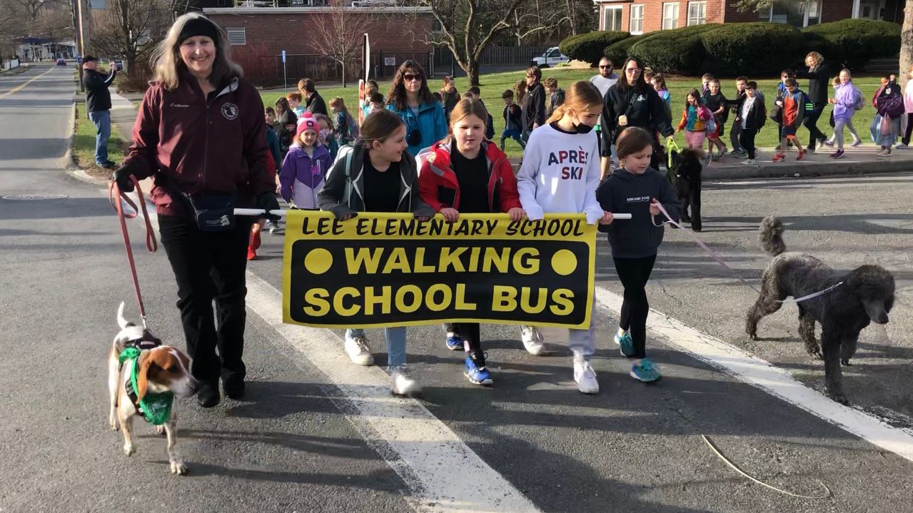 Lee community comes together for monthly walking school bus