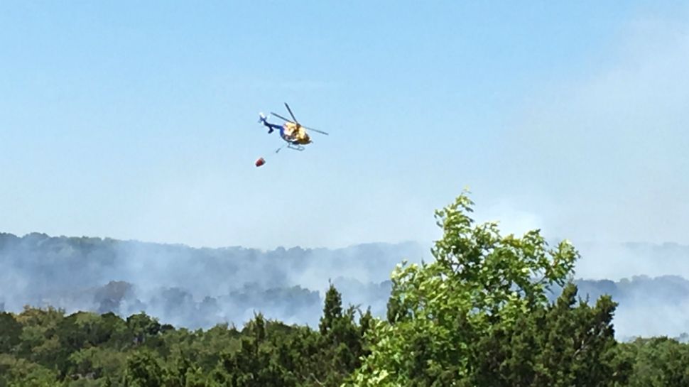 Crews battle 100-acre brush fire in northwest Travis County
