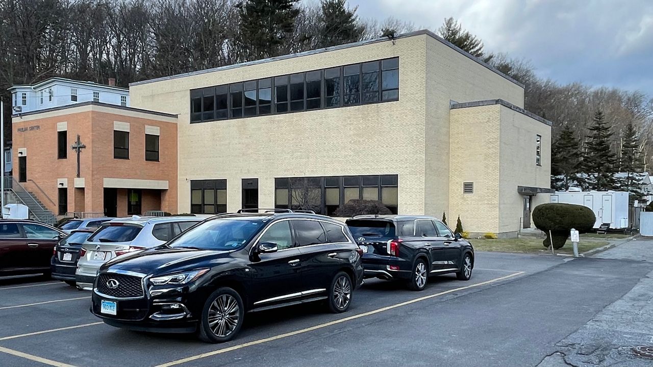 Temporary homeless shelter opens at Worcester church